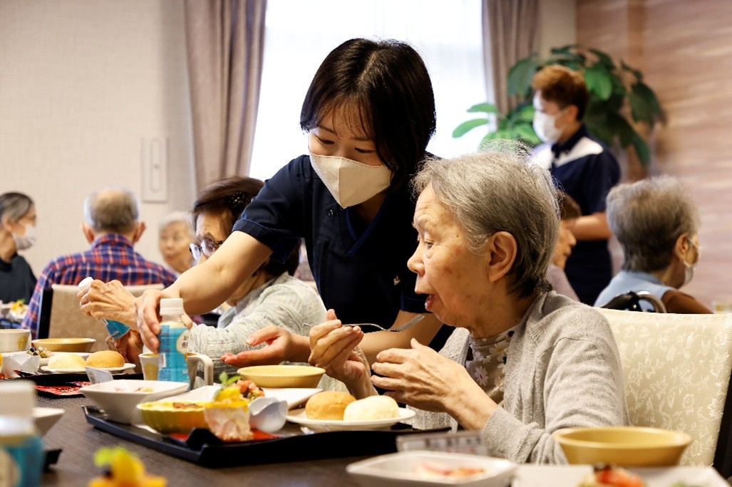 キリン×ALSOK協働で高齢者施設に「免疫ケア」提供 - Hoitto! ヘルスケアビジネス（ほいっとヘルスケアビジネス、運営：ヘルスケアワークスデザイン）